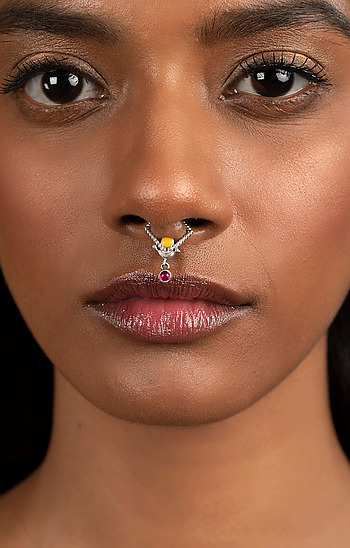 Shaya nose pin store