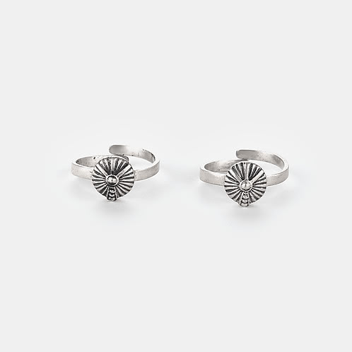 Buy Antique Ivoryday Wear Toe Rings In 925 Silver from Shaya by CaratLane